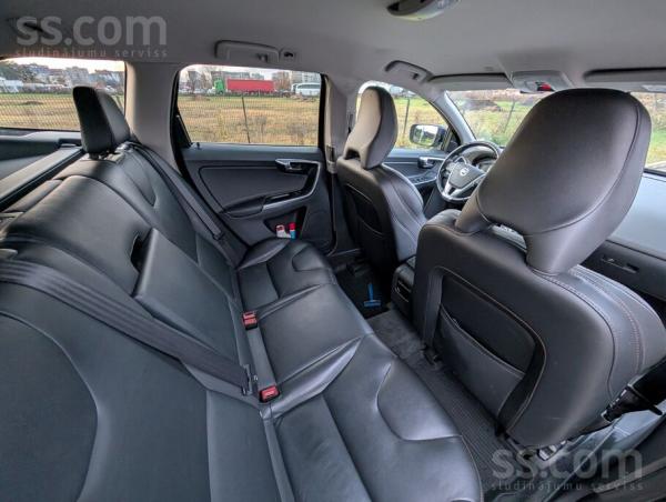 Melns Volvo XC60 2015 Rīga, ar dzinēja tilpumu 2.00 L un nobraukumu 256 tūkst. km par 9450 €, foto 7 vietnē AUTOMOTO.COM.LV