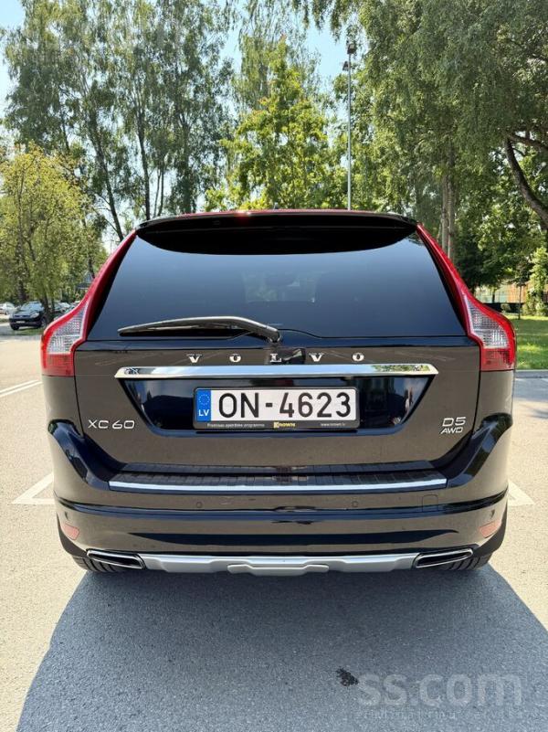 Black Volvo XC60 2015 in Riga, with an engine capacity of 2.40 L and mileage of 243 thousand km for 13699 €, photo 6 on AUTOMOTO.COM.LV