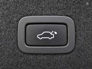 Black Volvo XC60 2015 in Pakruojis, with an engine capacity of 1.97 L and mileage of 301 thousand km for 8300 €, photo 7 on AUTOMOTO.COM.LV
