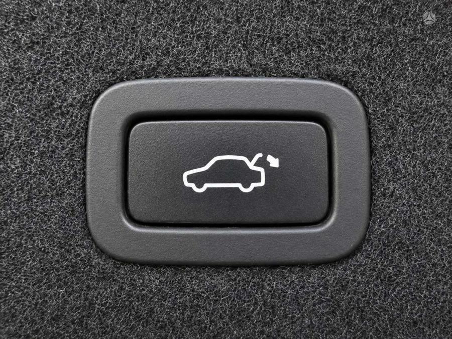 Black Volvo XC60 2015 in Pakruojis, with an engine capacity of 1.97 L and mileage of 301 thousand km for 8300 €, photo 7 on AUTOMOTO.COM.LV