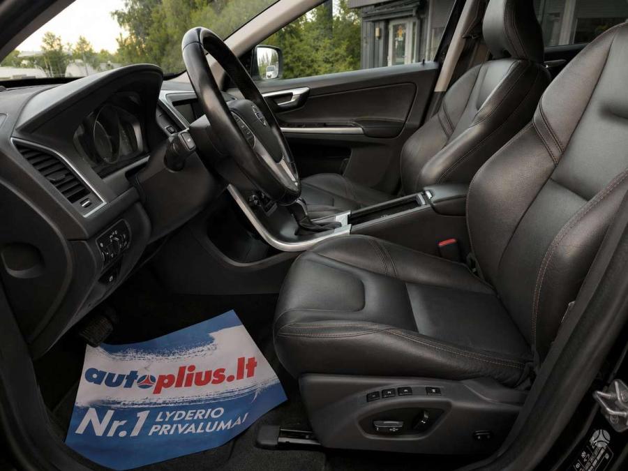 Black Volvo XC60 2015 in Pakruojis, with an engine capacity of 1.97 L and mileage of 301 thousand km for 8300 €, photo 9 on AUTOMOTO.COM.LV
