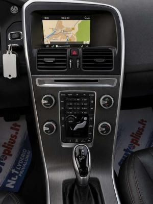 Black Volvo XC60 2015 in Pakruojis, with an engine capacity of 1.97 L and mileage of 301 thousand km for 8300 €, photo 11 on AUTOMOTO.COM.LV