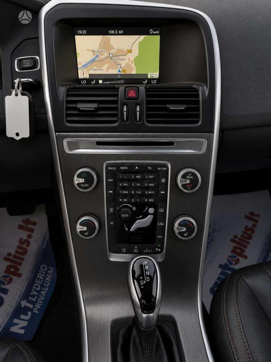 Black Volvo XC60 2015 in Pakruojis, with an engine capacity of 1.97 L and mileage of 301 thousand km for 8300 €, photo 11 on AUTOMOTO.COM.LV