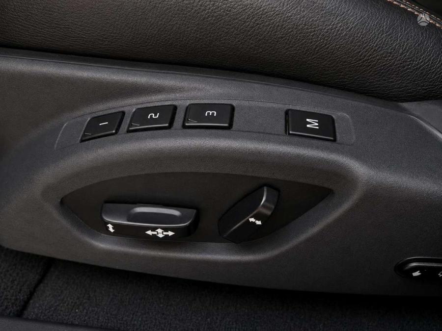 Black Volvo XC60 2015 in Pakruojis, with an engine capacity of 1.97 L and mileage of 301 thousand km for 8300 €, photo 15 on AUTOMOTO.COM.LV