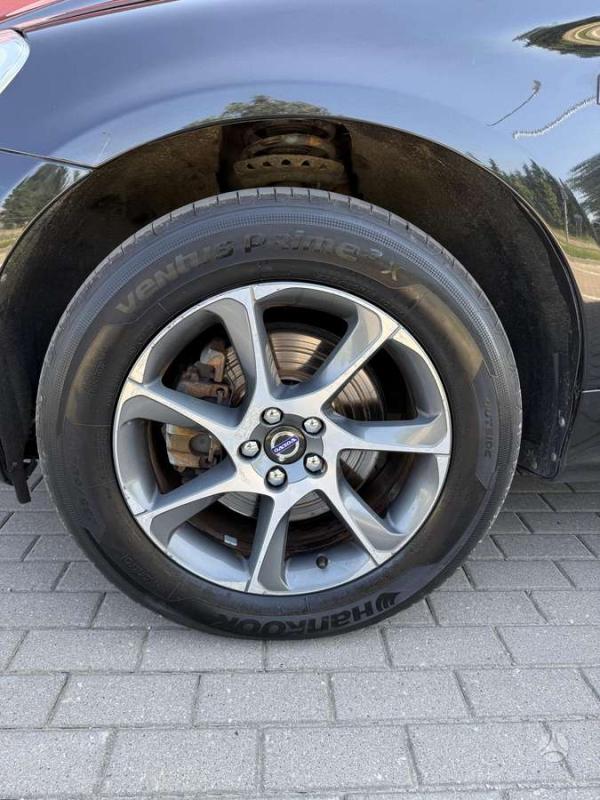 Melns Volvo XC60 2015 Utena, ar dzinēja tilpumu 1.98 L un nobraukumu 293 tūkst. km par 9900 €, foto 9 vietnē AUTOMOTO.COM.LV