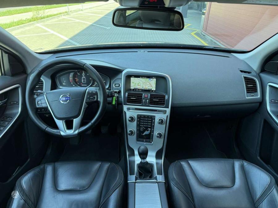 Black Volvo XC60 2015 in Utena, with an engine capacity of 1.98 L and mileage of 293 thousand km for 9900 €, photo 12 on AUTOMOTO.COM.LV