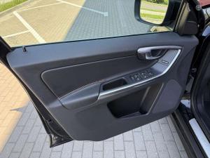 Black Volvo XC60 2015 in Utena, with an engine capacity of 1.98 L and mileage of 293 thousand km for 9900 €, photo 18 on AUTOMOTO.COM.LV
