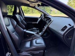 Black Volvo XC60 2015 in Utena, with an engine capacity of 1.98 L and mileage of 293 thousand km for 9900 €, photo 19 on AUTOMOTO.COM.LV