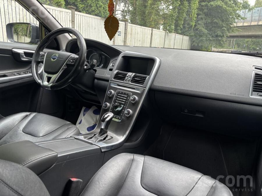Black Volvo XC60 2015 in Riga, with an engine capacity of 2.00 L and mileage of 369 thousand km for 9290 €, photo 12 on AUTOMOTO.COM.LV