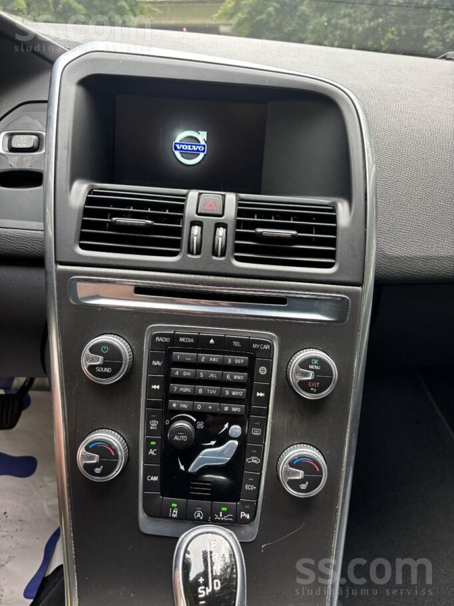 Black Volvo XC60 2015 in Riga, with an engine capacity of 2.00 L and mileage of 369 thousand km for 9290 €, photo 14 on AUTOMOTO.COM.LV