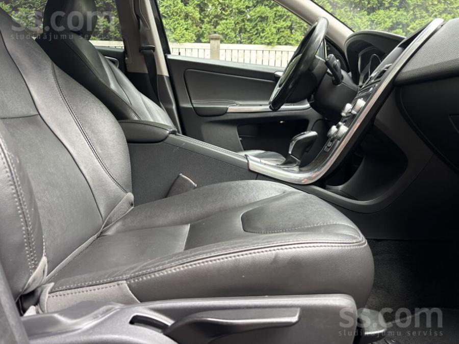 Black Volvo XC60 2015 in Riga, with an engine capacity of 2.00 L and mileage of 369 thousand km for 9290 €, photo 16 on AUTOMOTO.COM.LV