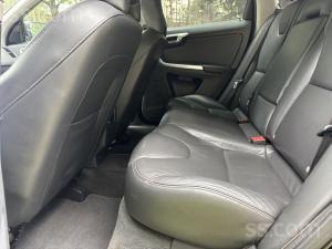 Black Volvo XC60 2015 in Riga, with an engine capacity of 2.00 L and mileage of 369 thousand km for 9290 €, photo 17 on AUTOMOTO.COM.LV