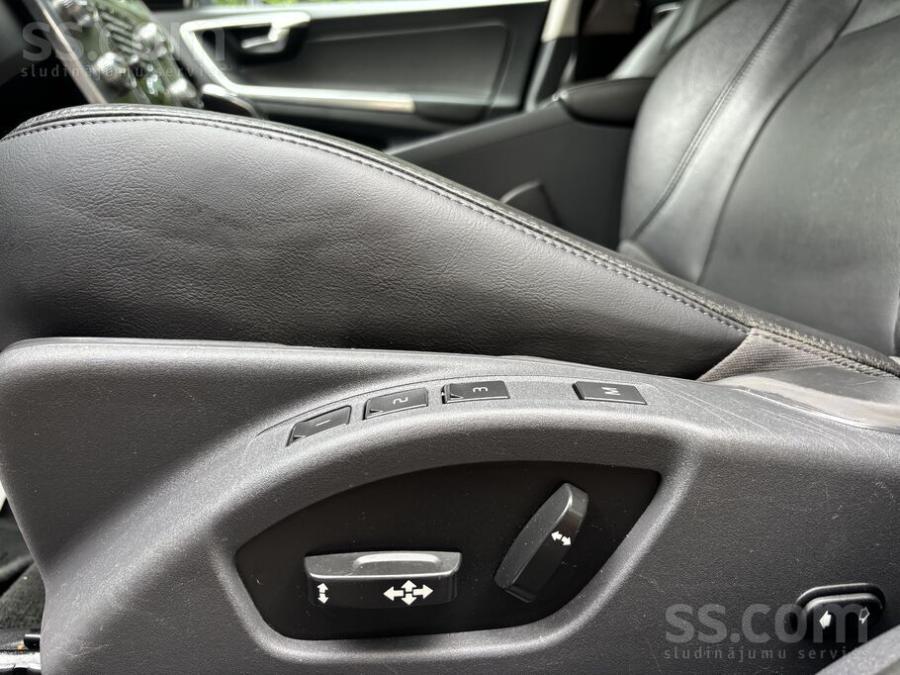 Black Volvo XC60 2015 in Riga, with an engine capacity of 2.00 L and mileage of 369 thousand km for 9290 €, photo 25 on AUTOMOTO.COM.LV