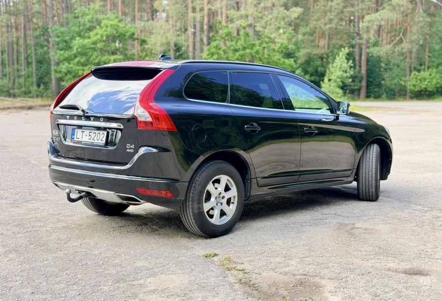 Black Volvo XC60 2015 in Jurmala, with an engine capacity of 2.40 L and mileage of 320 thousand km for 9500 €, photo 5 on AUTOMOTO.COM.LV