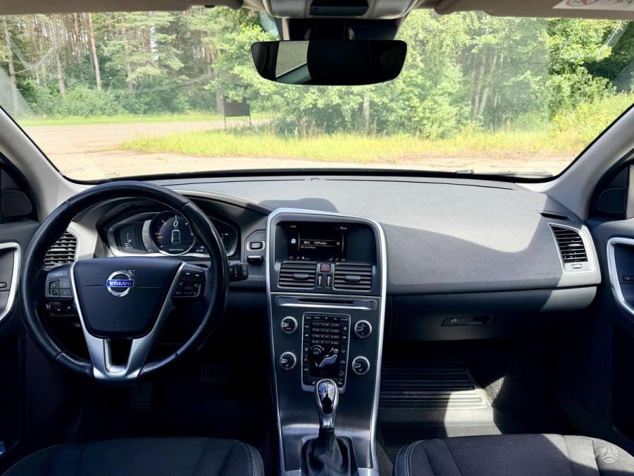 Black Volvo XC60 2015 in Jurmala, with an engine capacity of 2.40 L and mileage of 320 thousand km for 9500 €, photo 9 on AUTOMOTO.COM.LV