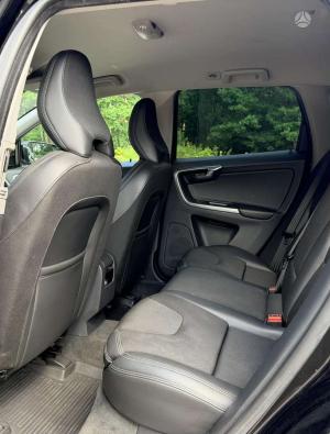 Black Volvo XC60 2015 in Jurmala, with an engine capacity of 2.40 L and mileage of 320 thousand km for 9500 €, photo 11 on AUTOMOTO.COM.LV