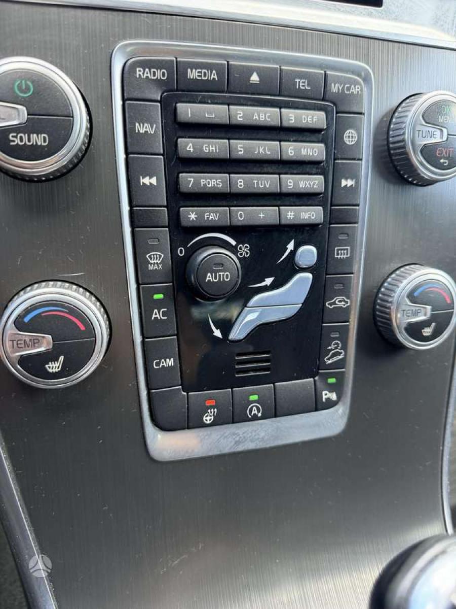 Black Volvo XC60 2015 in Jurmala, with an engine capacity of 2.40 L and mileage of 320 thousand km for 9500 €, photo 15 on AUTOMOTO.COM.LV