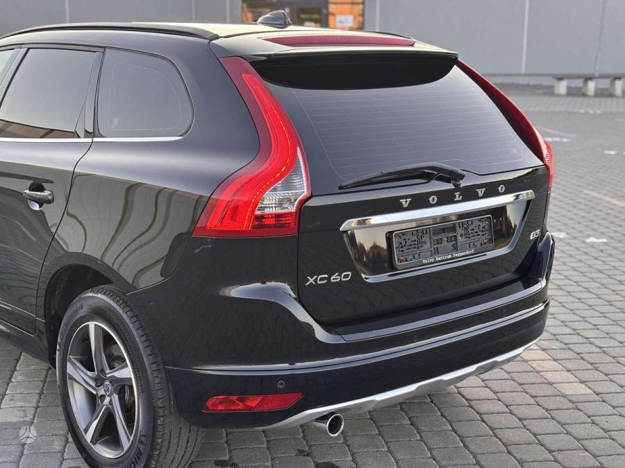 Black Volvo XC60 2015 in Raseiniai, with an engine capacity of 1.98 L and mileage of 281 thousand km for 11500 €, photo 9 on AUTOMOTO.COM.LV