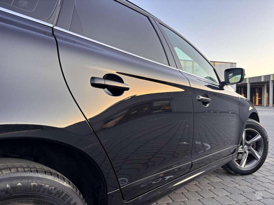 Black Volvo XC60 2015 in Raseiniai, with an engine capacity of 1.98 L and mileage of 281 thousand km for 11500 €, photo 15 on AUTOMOTO.COM.LV