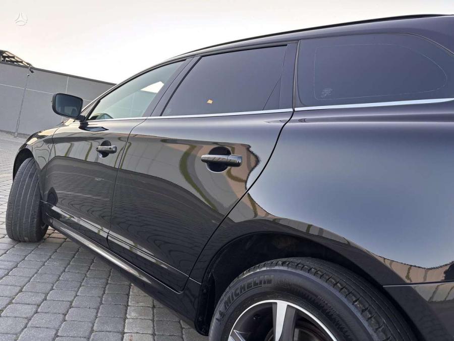 Black Volvo XC60 2015 in Raseiniai, with an engine capacity of 1.98 L and mileage of 281 thousand km for 11500 €, photo 16 on AUTOMOTO.COM.LV
