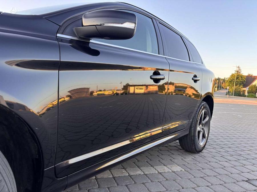 Black Volvo XC60 2015 in Raseiniai, with an engine capacity of 1.98 L and mileage of 281 thousand km for 11500 €, photo 17 on AUTOMOTO.COM.LV