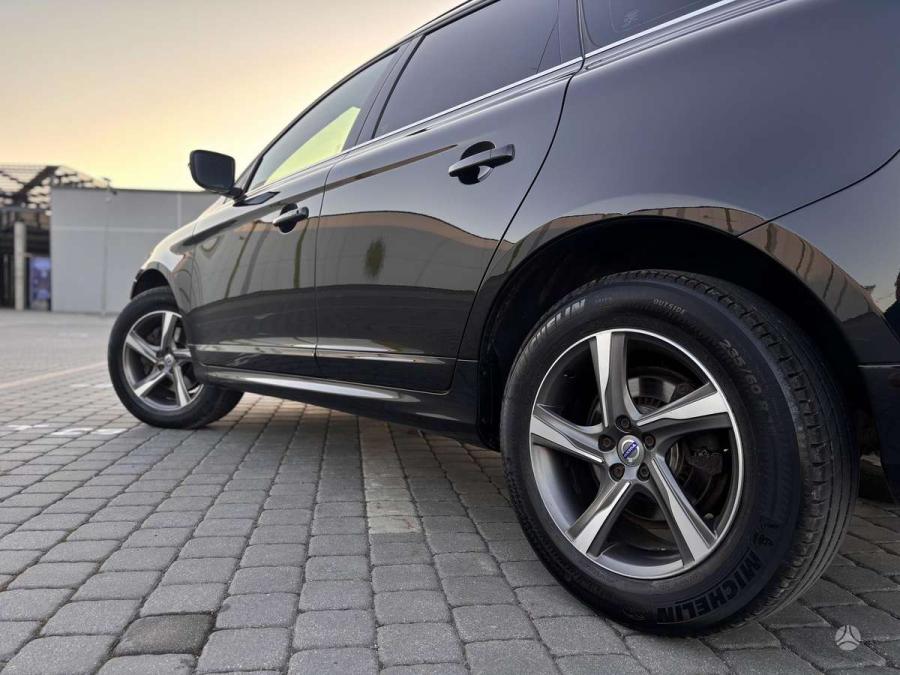 Black Volvo XC60 2015 in Raseiniai, with an engine capacity of 1.98 L and mileage of 281 thousand km for 11500 €, photo 20 on AUTOMOTO.COM.LV