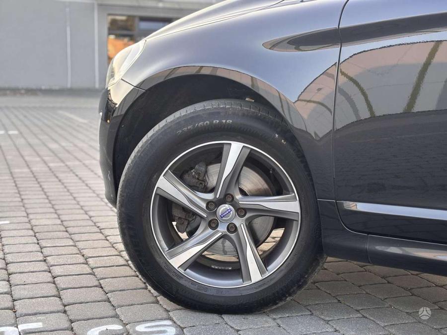Black Volvo XC60 2015 in Raseiniai, with an engine capacity of 1.98 L and mileage of 281 thousand km for 11500 €, photo 21 on AUTOMOTO.COM.LV