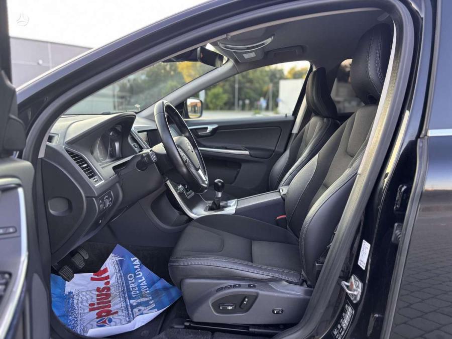 Black Volvo XC60 2015 in Raseiniai, with an engine capacity of 1.98 L and mileage of 281 thousand km for 11500 €, photo 22 on AUTOMOTO.COM.LV