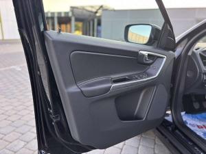 Black Volvo XC60 2015 in Raseiniai, with an engine capacity of 1.98 L and mileage of 281 thousand km for 11500 €, photo 24 on AUTOMOTO.COM.LV