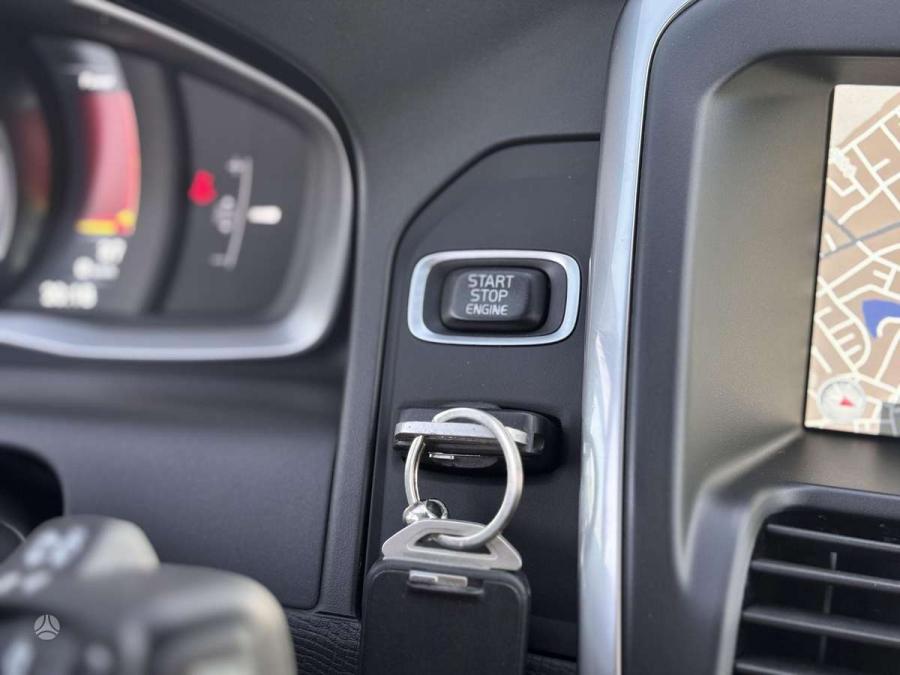 Black Volvo XC60 2015 in Raseiniai, with an engine capacity of 1.98 L and mileage of 281 thousand km for 11500 €, photo 30 on AUTOMOTO.COM.LV