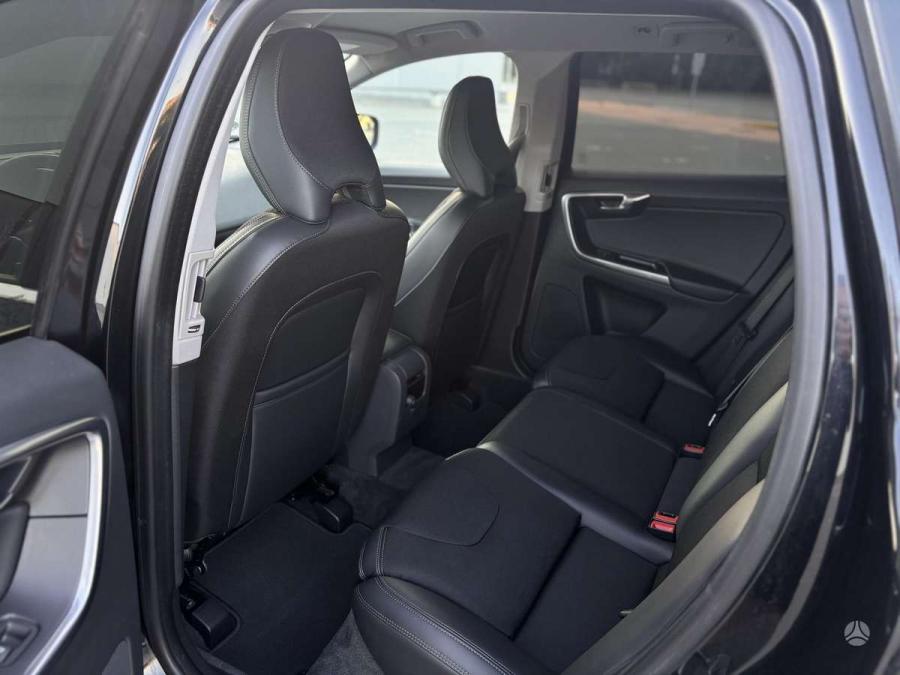 Black Volvo XC60 2015 in Raseiniai, with an engine capacity of 1.98 L and mileage of 281 thousand km for 11500 €, photo 33 on AUTOMOTO.COM.LV
