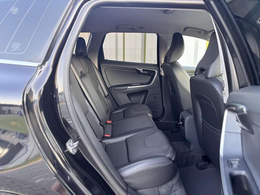 Black Volvo XC60 2015 in Raseiniai, with an engine capacity of 1.98 L and mileage of 281 thousand km for 11500 €, photo 35 on AUTOMOTO.COM.LV