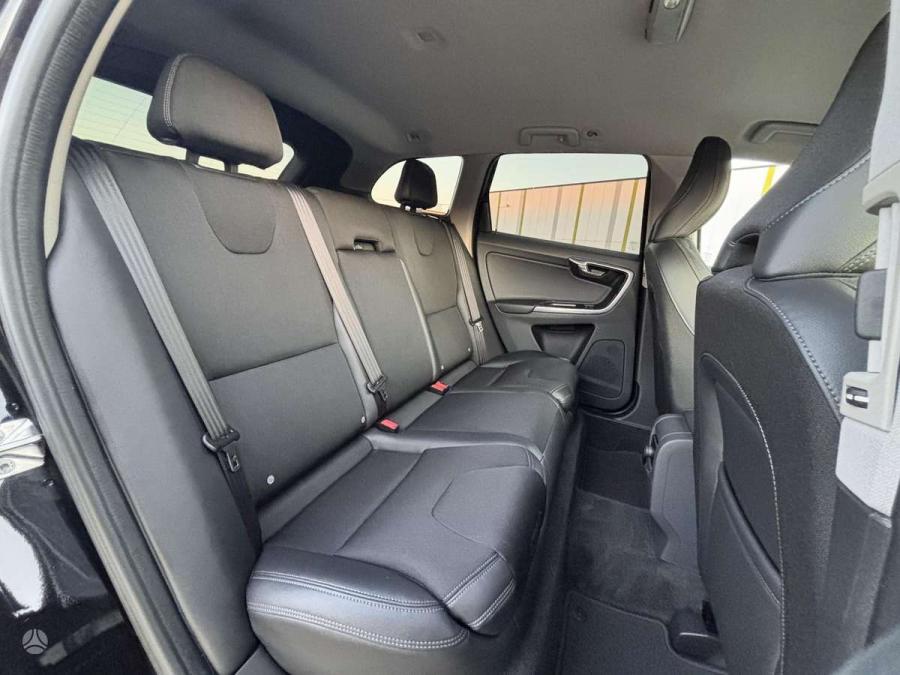 Black Volvo XC60 2015 in Raseiniai, with an engine capacity of 1.98 L and mileage of 281 thousand km for 11500 €, photo 36 on AUTOMOTO.COM.LV