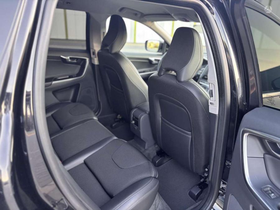 Black Volvo XC60 2015 in Raseiniai, with an engine capacity of 1.98 L and mileage of 281 thousand km for 11500 €, photo 38 on AUTOMOTO.COM.LV