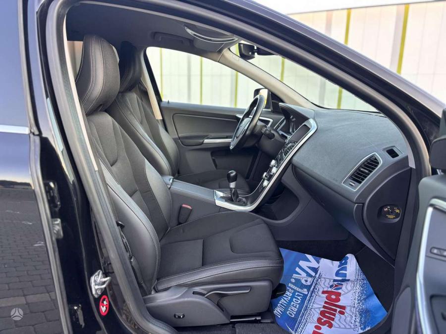 Black Volvo XC60 2015 in Raseiniai, with an engine capacity of 1.98 L and mileage of 281 thousand km for 11500 €, photo 39 on AUTOMOTO.COM.LV