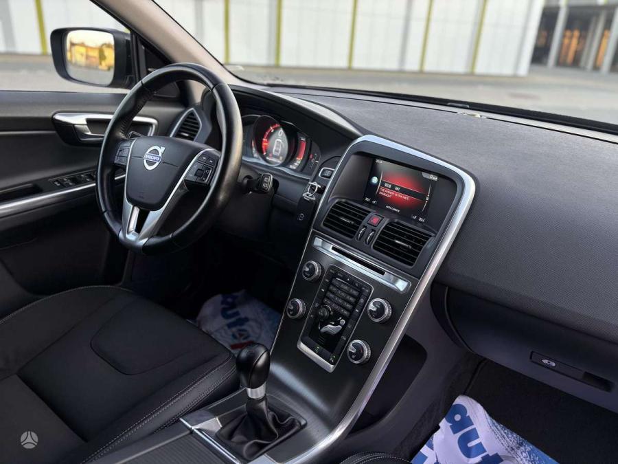 Black Volvo XC60 2015 in Raseiniai, with an engine capacity of 1.98 L and mileage of 281 thousand km for 11500 €, photo 40 on AUTOMOTO.COM.LV