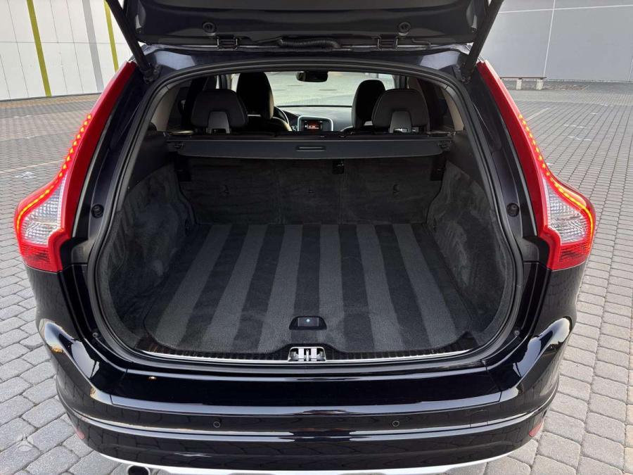 Black Volvo XC60 2015 in Raseiniai, with an engine capacity of 1.98 L and mileage of 281 thousand km for 11500 €, photo 43 on AUTOMOTO.COM.LV
