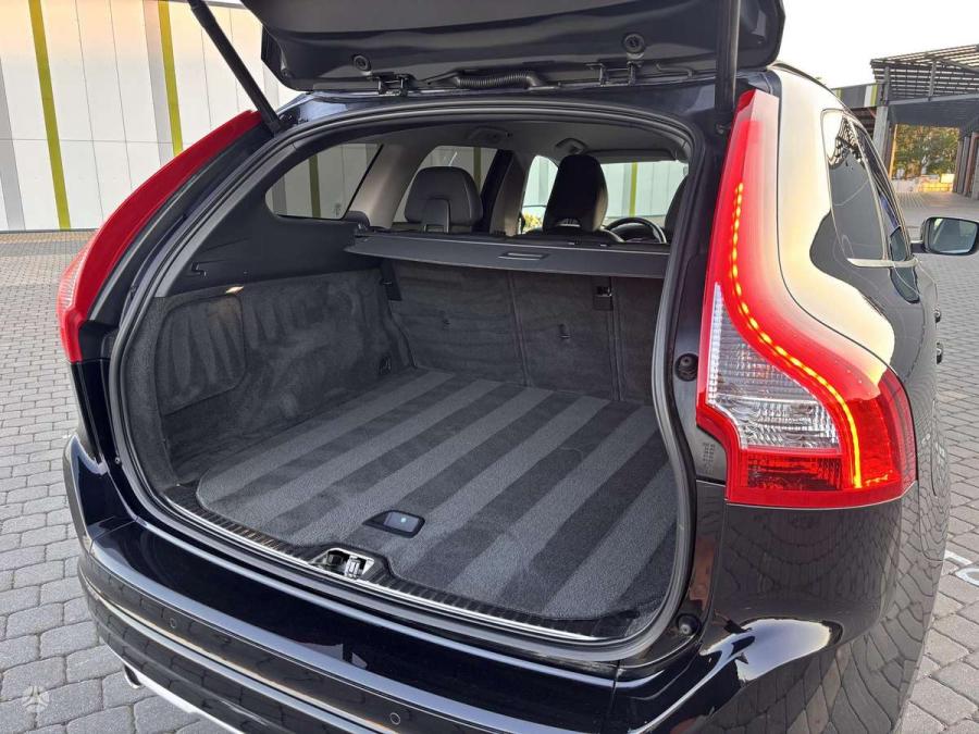 Black Volvo XC60 2015 in Raseiniai, with an engine capacity of 1.98 L and mileage of 281 thousand km for 11500 €, photo 44 on AUTOMOTO.COM.LV