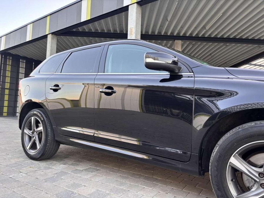 Black Volvo XC60 2015 in Raseiniai, with an engine capacity of 1.98 L and mileage of 281 thousand km for 11500 €, photo 48 on AUTOMOTO.COM.LV