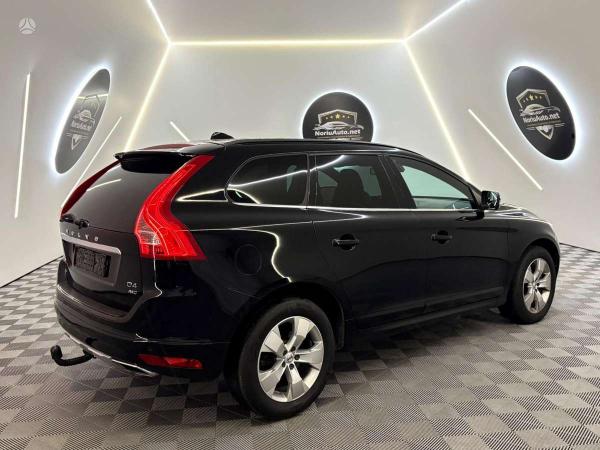 Black Volvo XC60 2015 in Marijampole, with an engine capacity of 2.40 L and mileage of 237 thousand km for 12950 €, photo 5 on AUTOMOTO.COM.LV