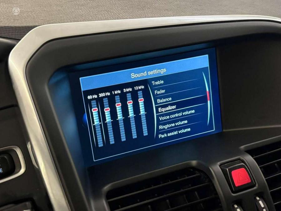 Black Volvo XC60 2015 in Marijampole, with an engine capacity of 2.40 L and mileage of 237 thousand km for 12950 €, photo 8 on AUTOMOTO.COM.LV