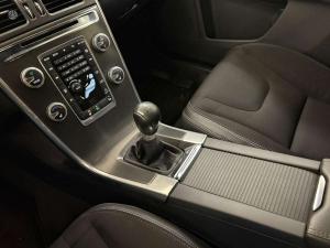 Black Volvo XC60 2015 in Marijampole, with an engine capacity of 2.40 L and mileage of 237 thousand km for 12950 €, photo 13 on AUTOMOTO.COM.LV