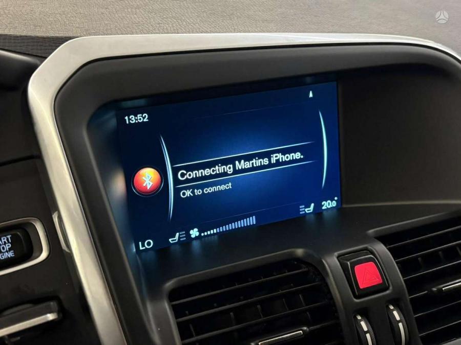 Black Volvo XC60 2015 in Marijampole, with an engine capacity of 2.40 L and mileage of 237 thousand km for 12950 €, photo 14 on AUTOMOTO.COM.LV