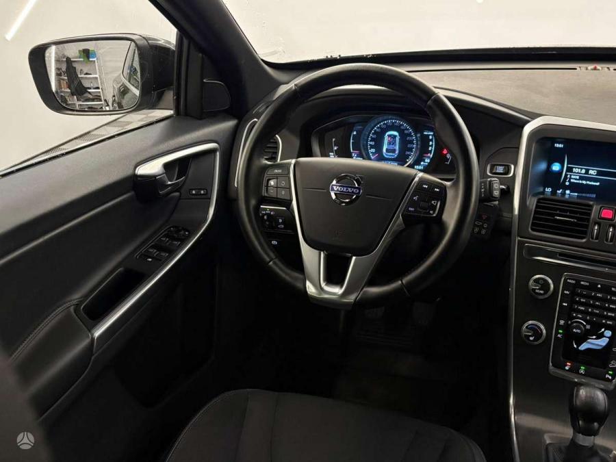 Black Volvo XC60 2015 in Marijampole, with an engine capacity of 2.40 L and mileage of 237 thousand km for 12950 €, photo 15 on AUTOMOTO.COM.LV