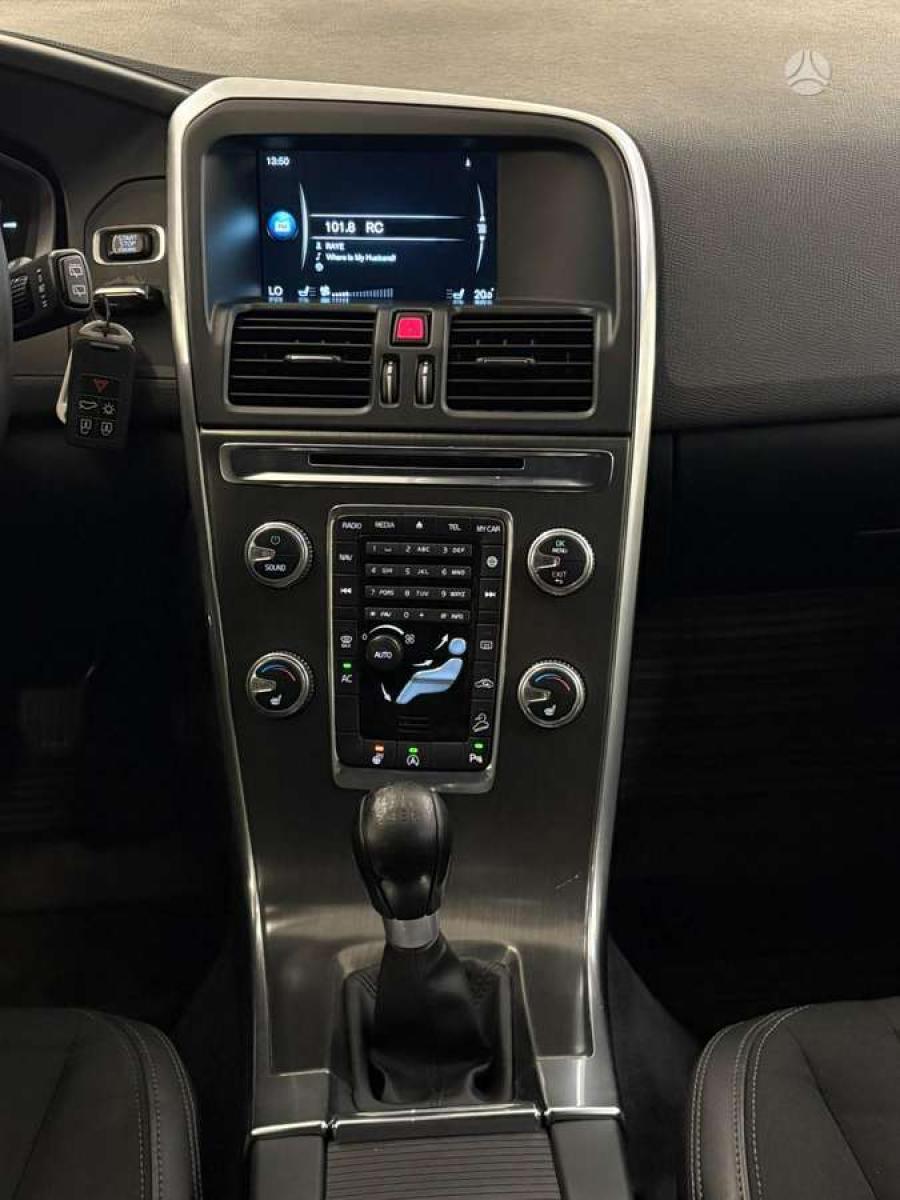 Black Volvo XC60 2015 in Marijampole, with an engine capacity of 2.40 L and mileage of 237 thousand km for 12950 €, photo 16 on AUTOMOTO.COM.LV