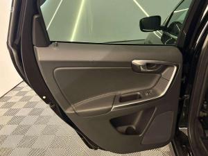 Black Volvo XC60 2015 in Marijampole, with an engine capacity of 2.40 L and mileage of 237 thousand km for 12950 €, photo 21 on AUTOMOTO.COM.LV