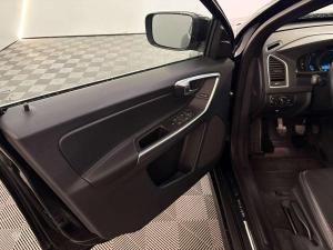 Black Volvo XC60 2015 in Marijampole, with an engine capacity of 2.40 L and mileage of 237 thousand km for 12950 €, photo 30 on AUTOMOTO.COM.LV