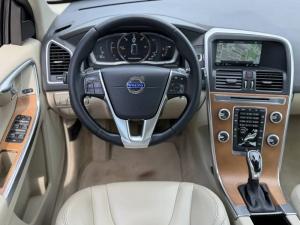 Black Volvo XC60 2015 in Riga, with an engine capacity of 2.00 L and mileage of 199 thousand km for 13500 €, photo 9 on AUTOMOTO.COM.LV