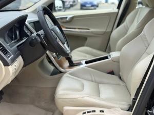 Black Volvo XC60 2015 in Riga, with an engine capacity of 2.00 L and mileage of 199 thousand km for 13500 €, photo 11 on AUTOMOTO.COM.LV