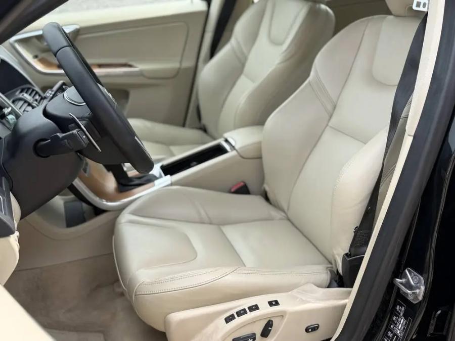 Black Volvo XC60 2015 in Riga, with an engine capacity of 2.00 L and mileage of 199 thousand km for 13500 €, photo 13 on AUTOMOTO.COM.LV